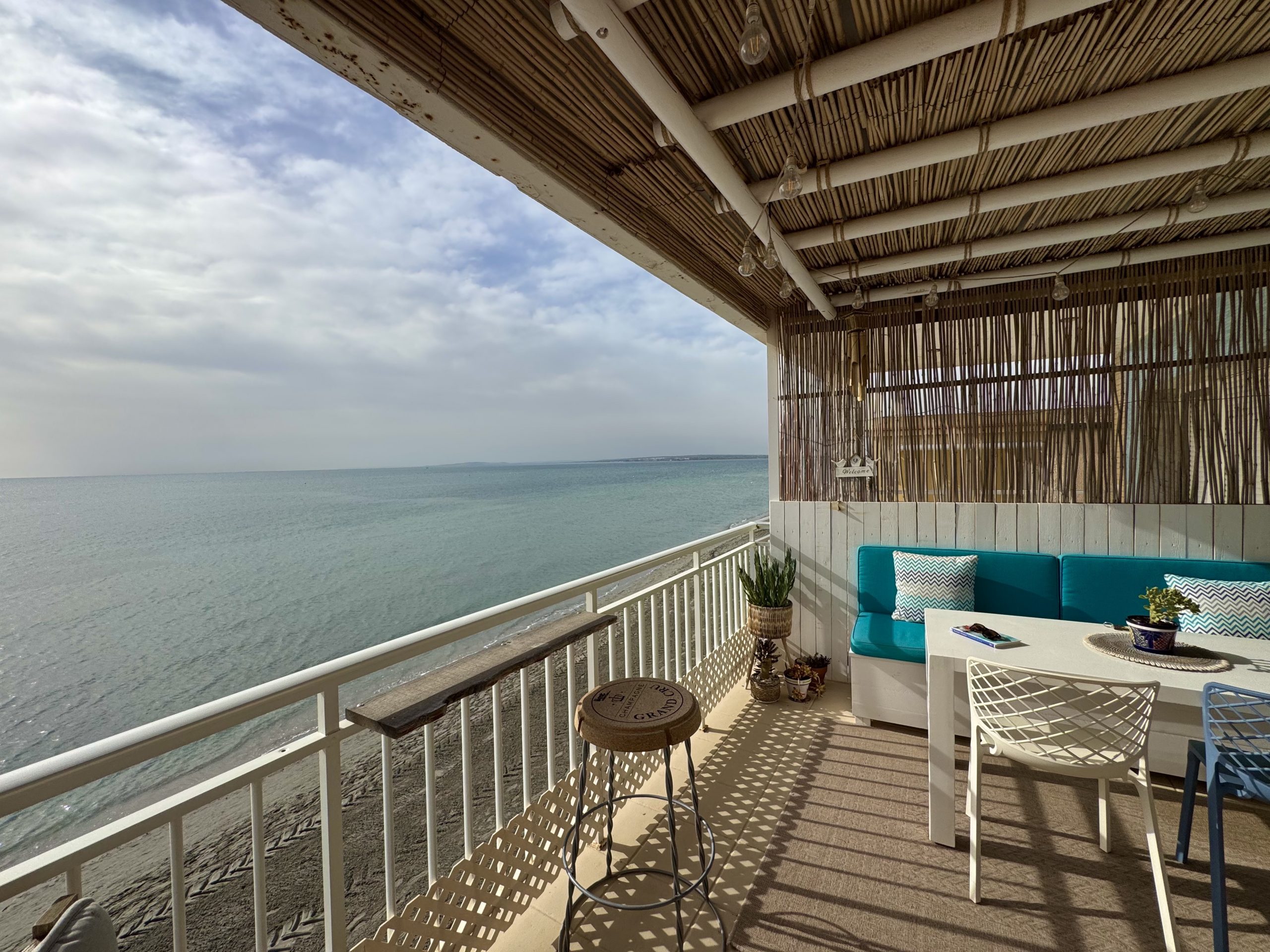 Unique fully renovated apartment on the first line in Santa Pola ...